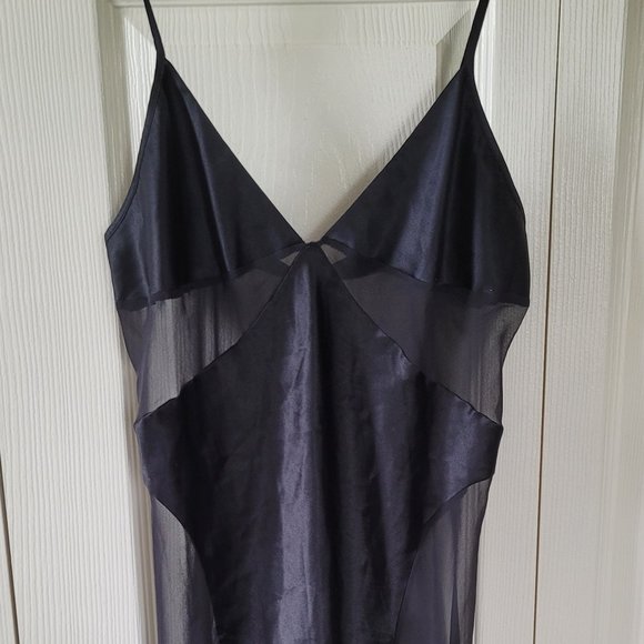 Victoria's Secret | Intimates & Sleepwear | Moving Sale Vs Negligee ...